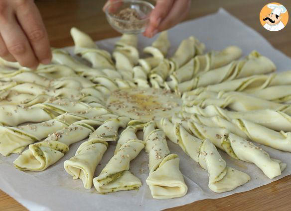 Flaky pesto star bread