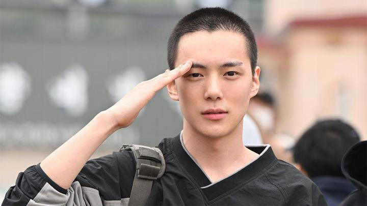 Deretan Idol K-pop yang Selesai Wamil pada 2024 Deretan Idol K-pop yang Selesai Wamil pada 2024