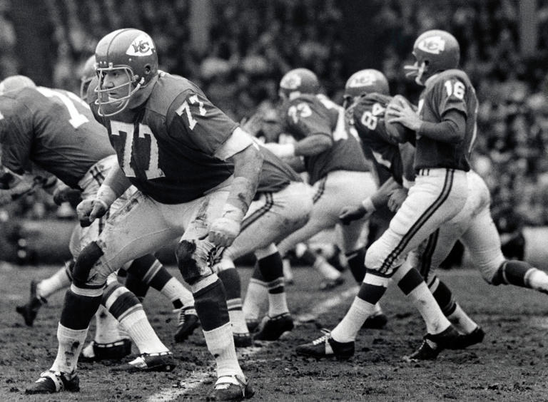 Pro Football Hall of Fame 2025 class introduced at NFL Honors in New ...