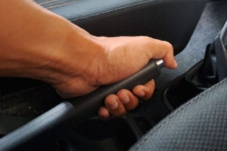 8 Penyebab Handle Rem Mobil Mendadak jadi Keras, Pengendara Wajib Hati ...