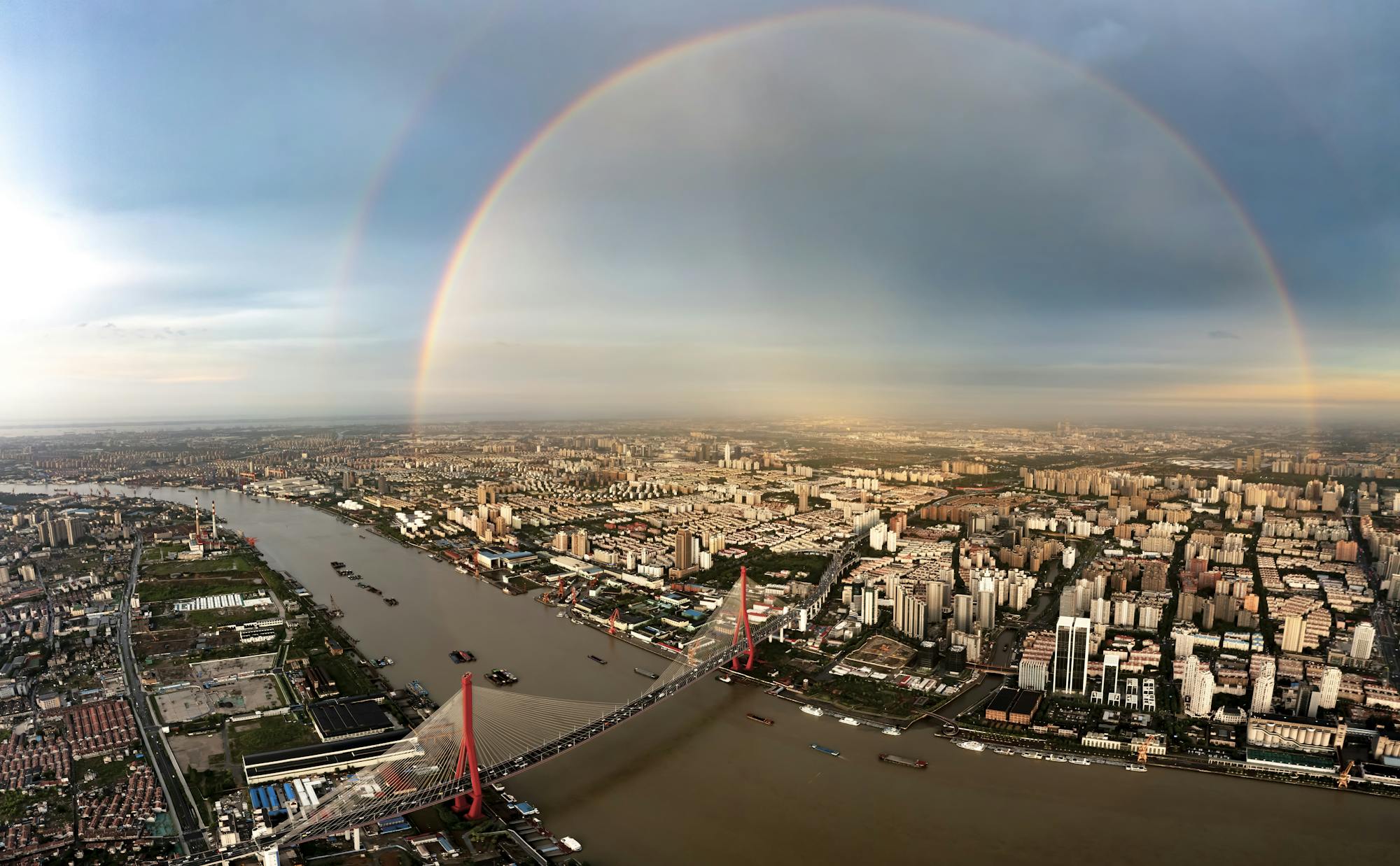 Can rainbows form in a circle? Fun facts on the physics of rainbows