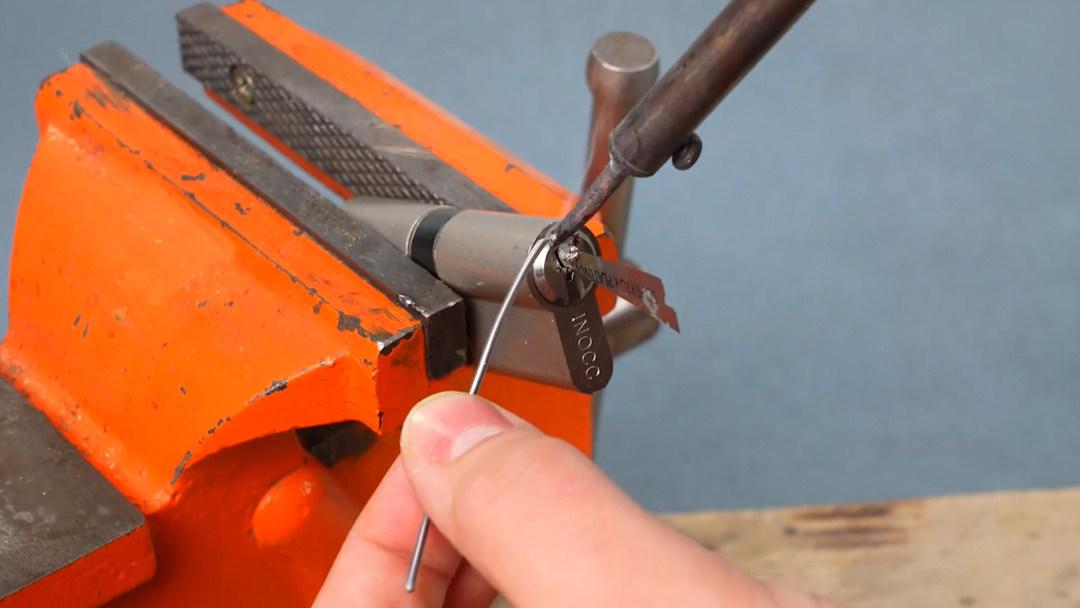 Safely Extract Broken Keys Strategically Safely Extract Broken Keys Strategically