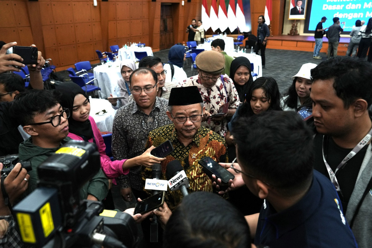 Mendikdasmen Abdul Mu'ti Bakal Mengevaluasi Penempatan Guru PPPK Mendikdasmen Abdul Mu'ti Bakal Mengevaluasi Penempatan Guru PPPK