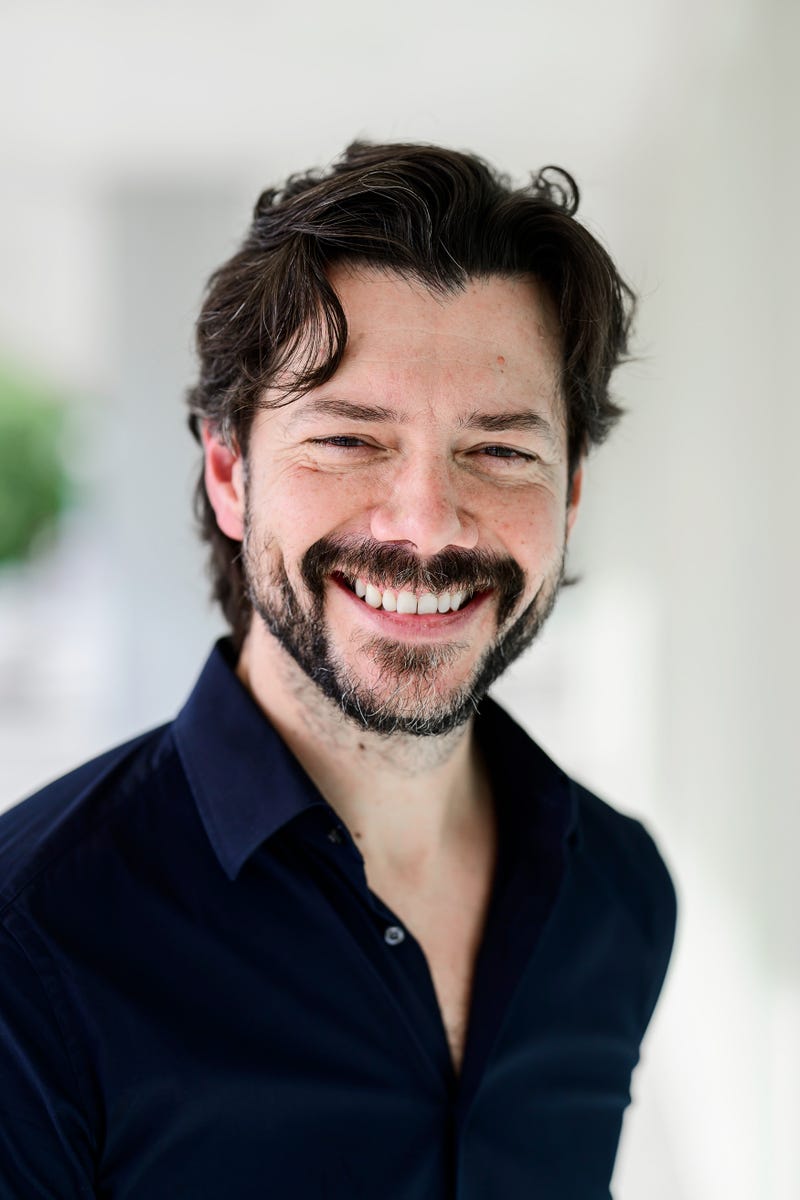 Álvaro Morte: "Tengo muchos mensajes de gente de países islámicos ...