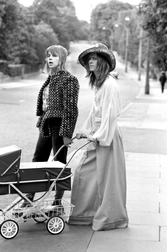 33 Photos of the World Looking Good in 1971