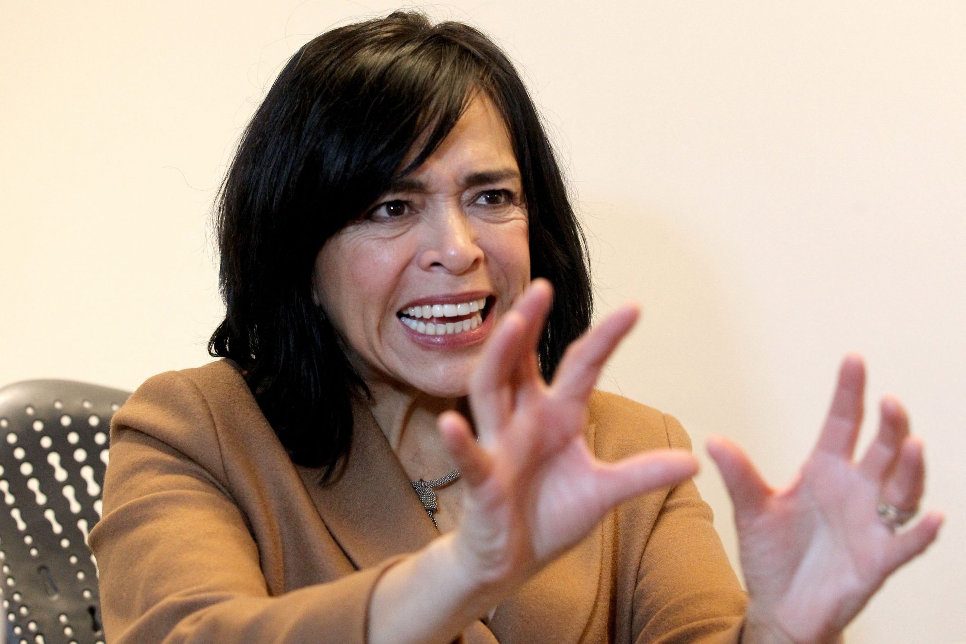 Periodista Anabel Hernández carga contra expresidente de México