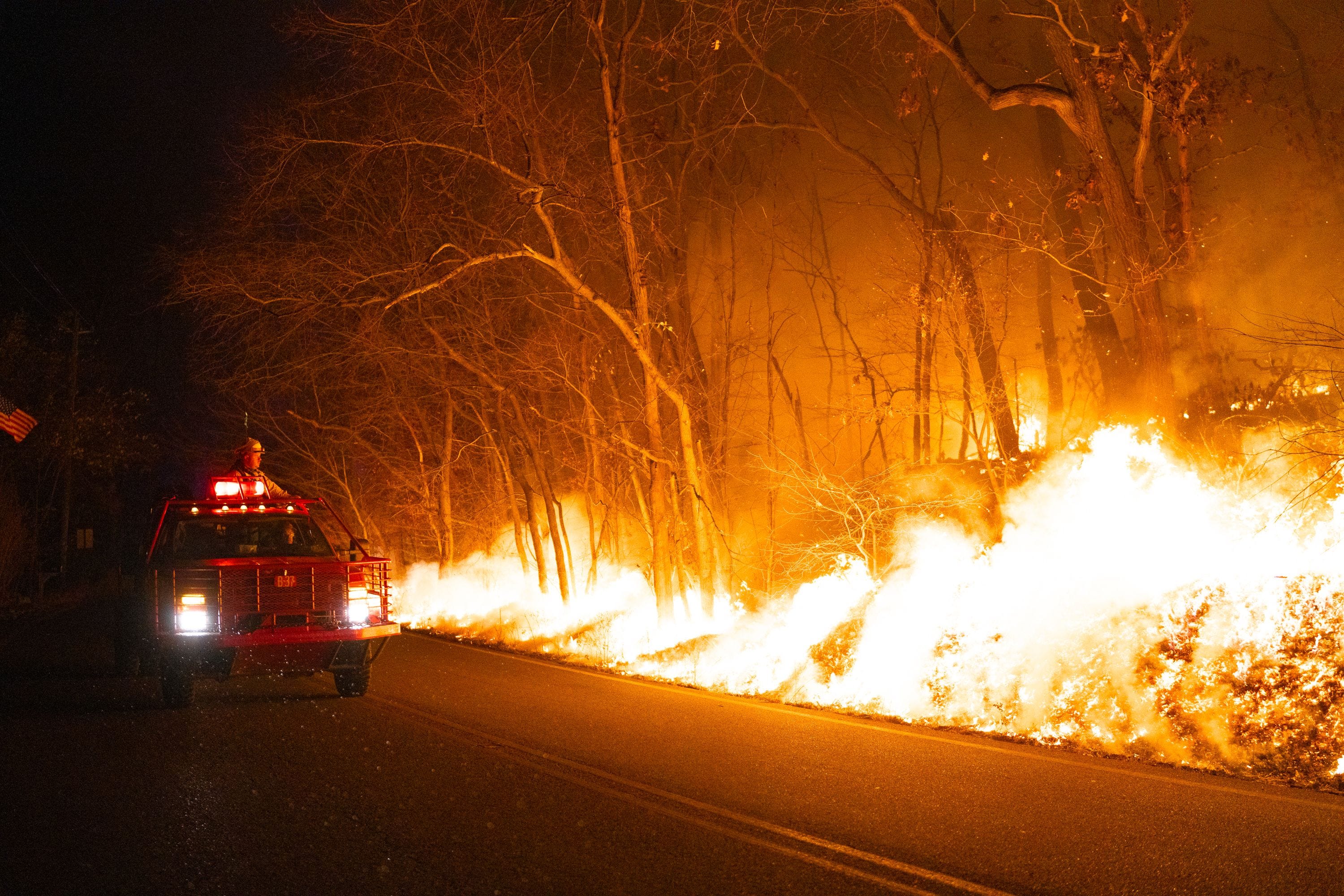 The science of fighting wildfires: See how firefighters are attacking ...