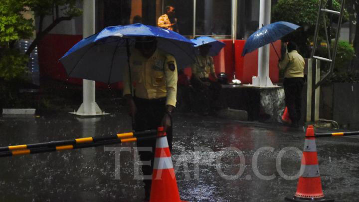 Prediksi Cuaca BMKG: Hujan Guyur Jakarta Sejak Pagi, Ada Potensi Petir ... Prediksi Cuaca BMKG: Hujan Guyur Jakarta Sejak Pagi, Ada Potensi Petir ...