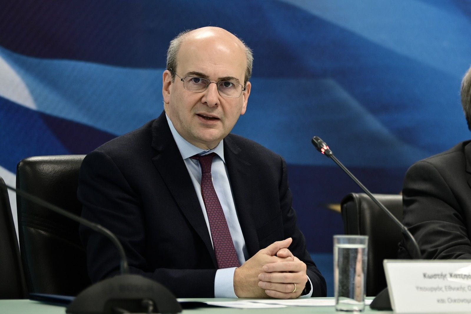 Χατζηδάκης: Γιατί μειώθηκε το κενό ΦΠΑ