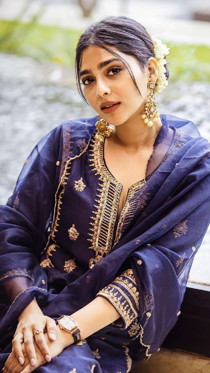 Malayalam Actress Aishwarya Lekshmi's 6 Beautiful Hairstyles For ... Malayalam Actress Aishwarya Lekshmi's 6 Beautiful Hairstyles For ...