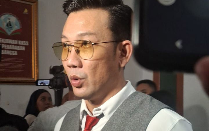 Denny Sumargo Tetap Santai Meski Dilaporkan oleh Farhat Abbas Denny Sumargo Tetap Santai Meski Dilaporkan oleh Farhat Abbas