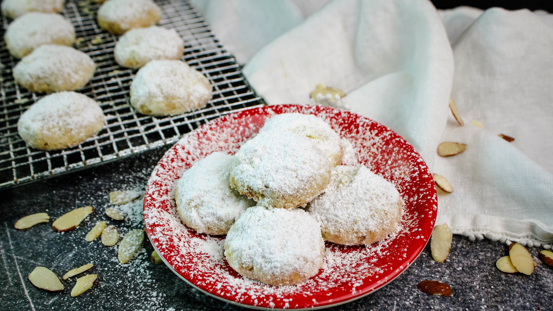 These Almond Snowball Cookies Are A Slight Twist On A Classic Holiday ...