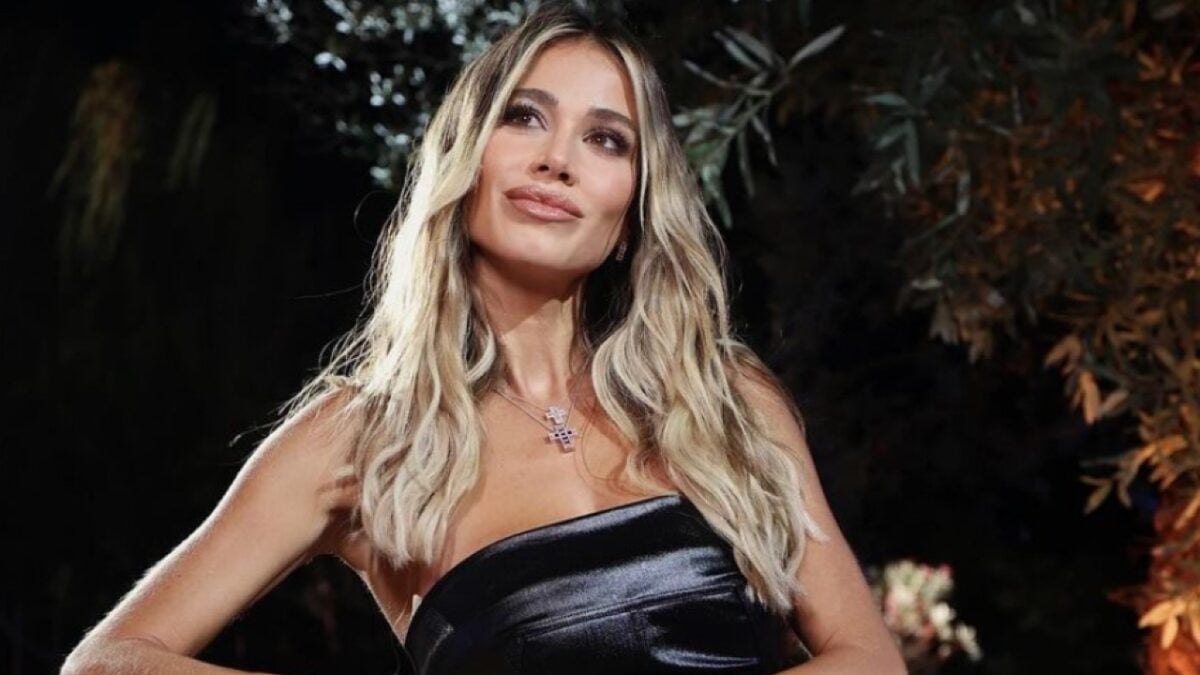 Diletta Leotta, elegantissima con il tailleur blu notte: che chic!