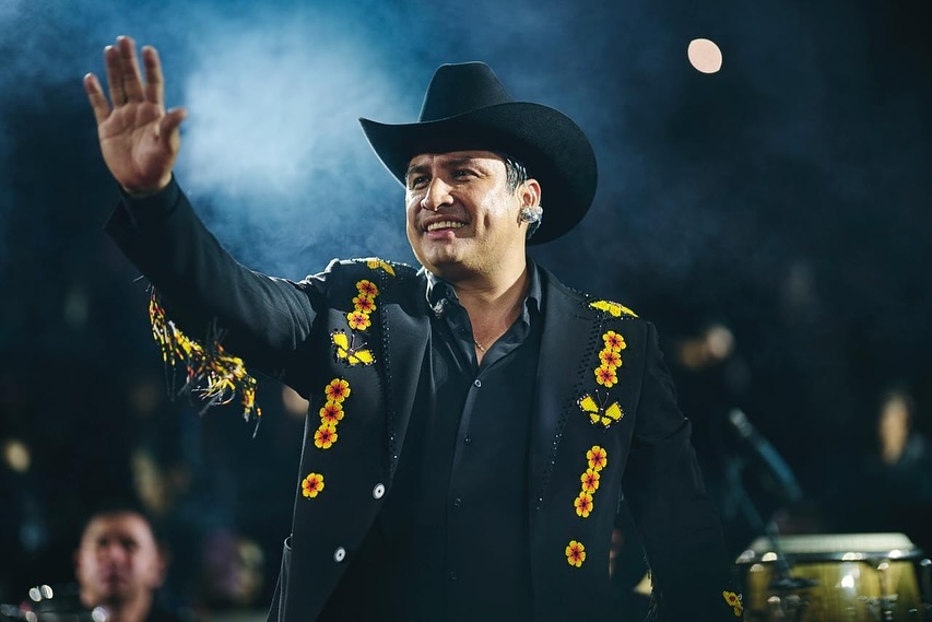 Famous Mexican Singer Allowed To Perform In The U.S. After Being ...