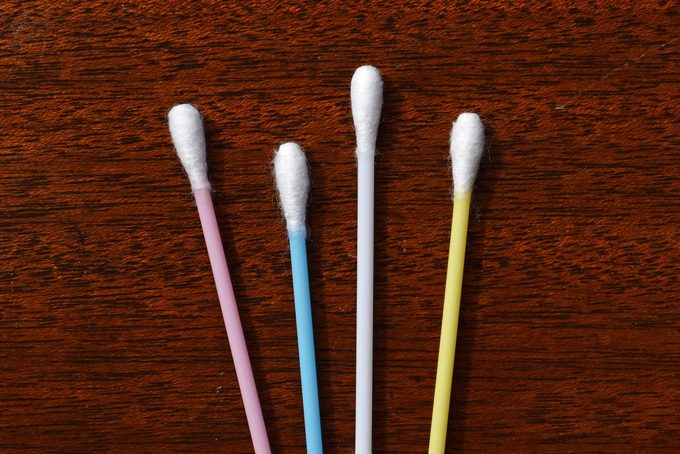 22 Brilliant Uses for Q-Tips That’ll Come in Handy