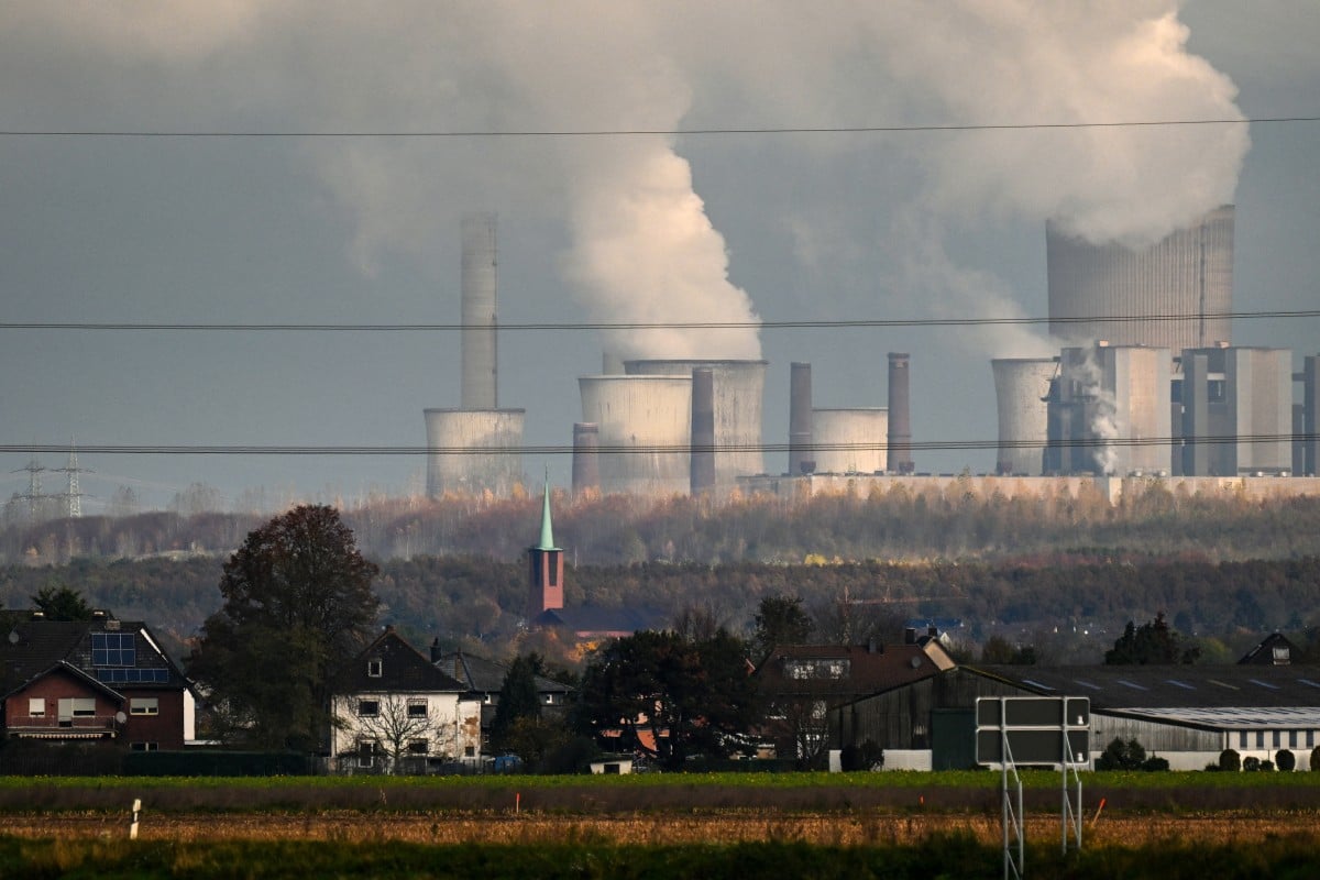 Concern as climate talks stall on fossil fuels pledge