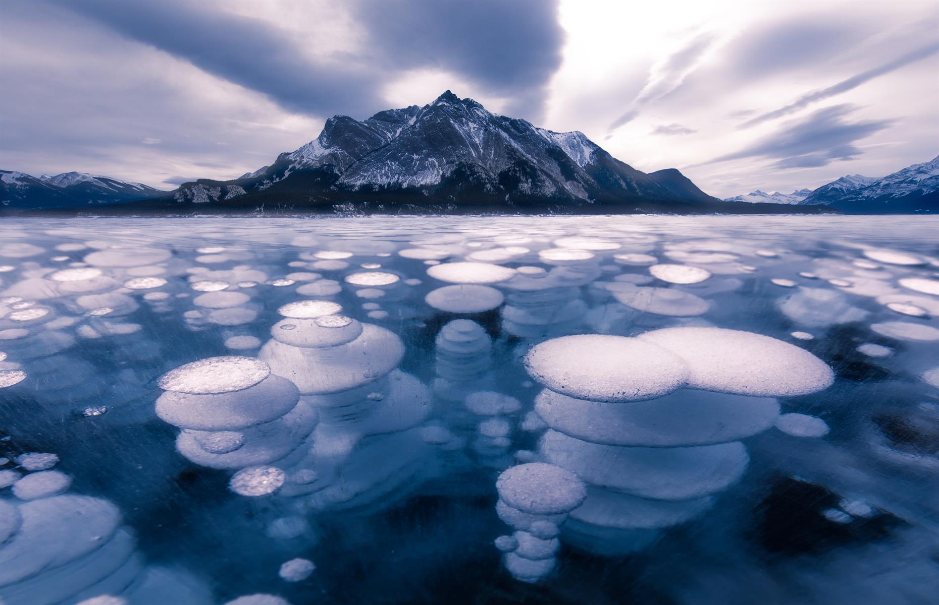 30 Weird, Wonderful Lakes That You NEED To Visit