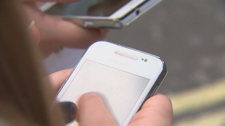 Arizona House passes bill to limit cell phone use in schools