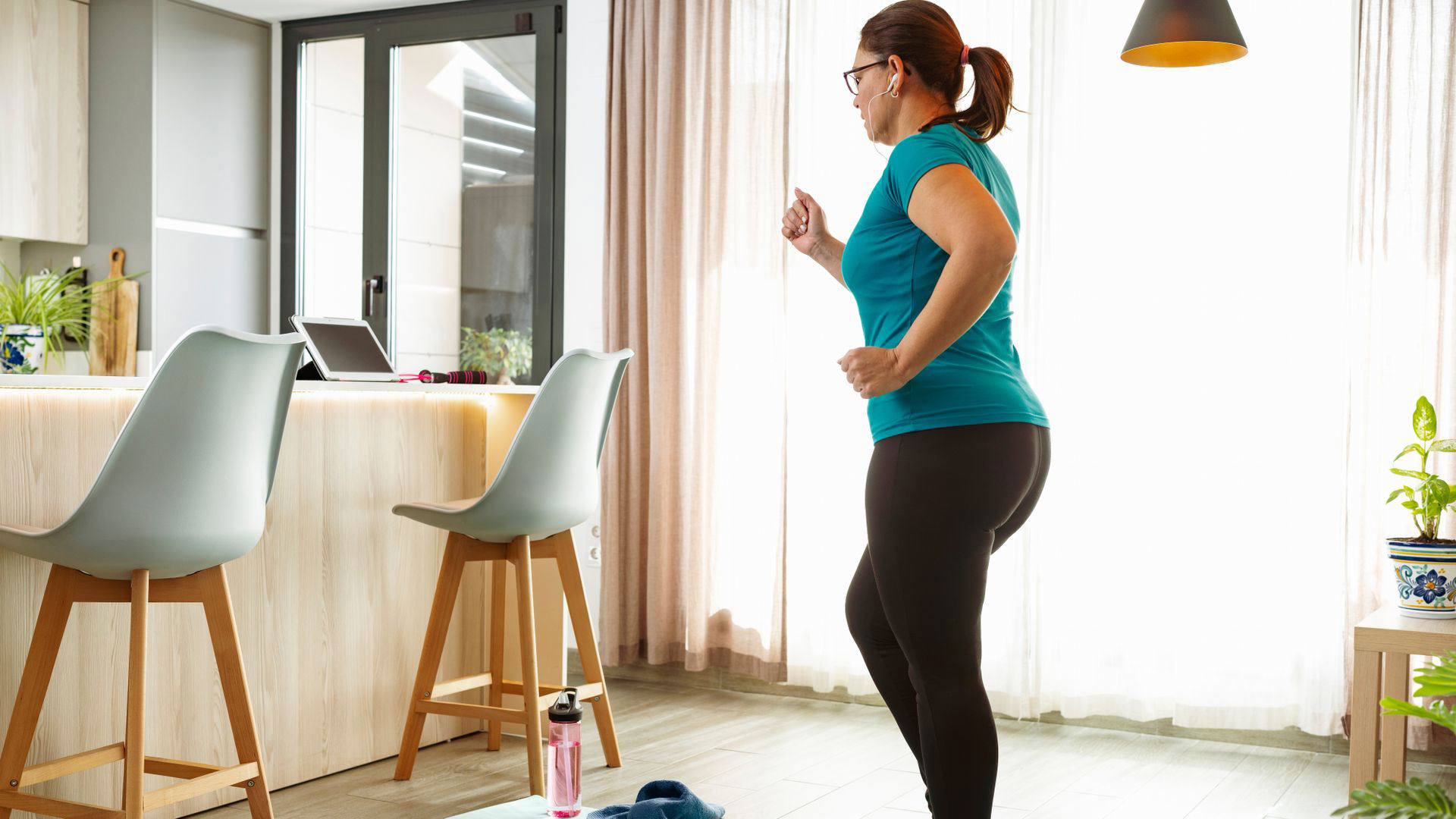 This Peloton instructor's 10-minute walking workout will increase your ... This Peloton instructor's 10-minute walking workout will increase your ...