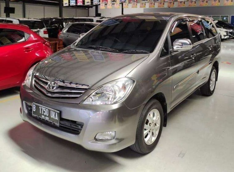 Intip Harga Mobil Toyota Kijang Innova Diesel V A/T 2010 Sisa Segini