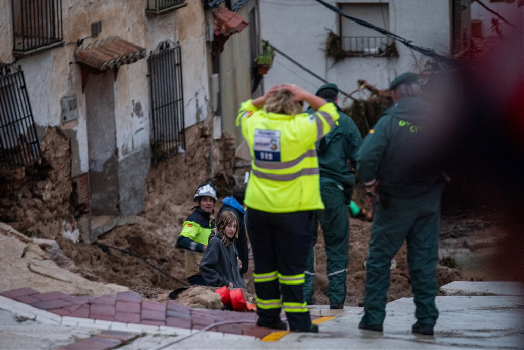 Noodweer Spanje eist zeker 52 levens, mogelijk vier kinderen onder ... Noodweer Spanje eist zeker 52 levens, mogelijk vier kinderen onder ...
