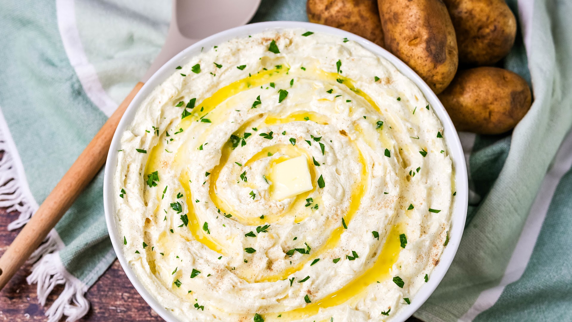 Mashed Potatoes Are A Must For Any Holiday Meal, And This Is An Easy ...