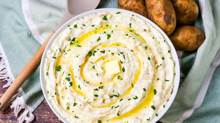 Mashed Potatoes Are A Must For Any Holiday Meal, And This Is An Easy ...