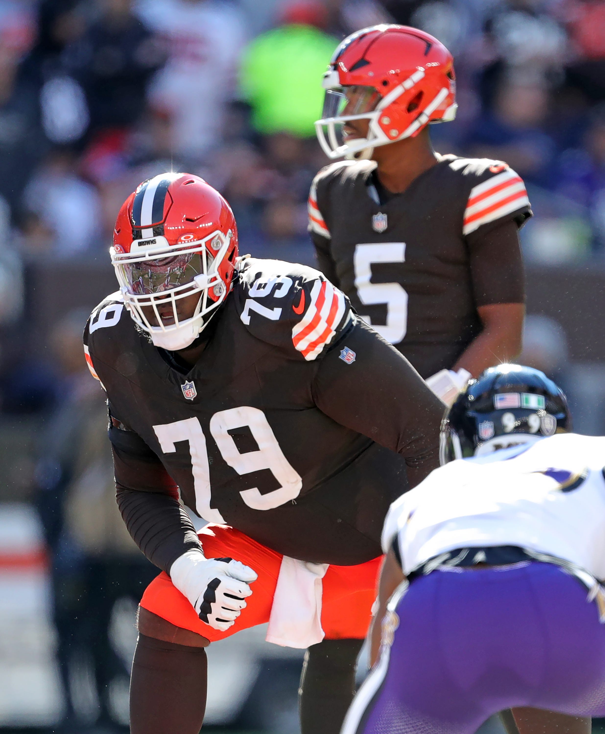 Browns OT Dawand Jones has arthroscopic knee surgery, expected to be ...