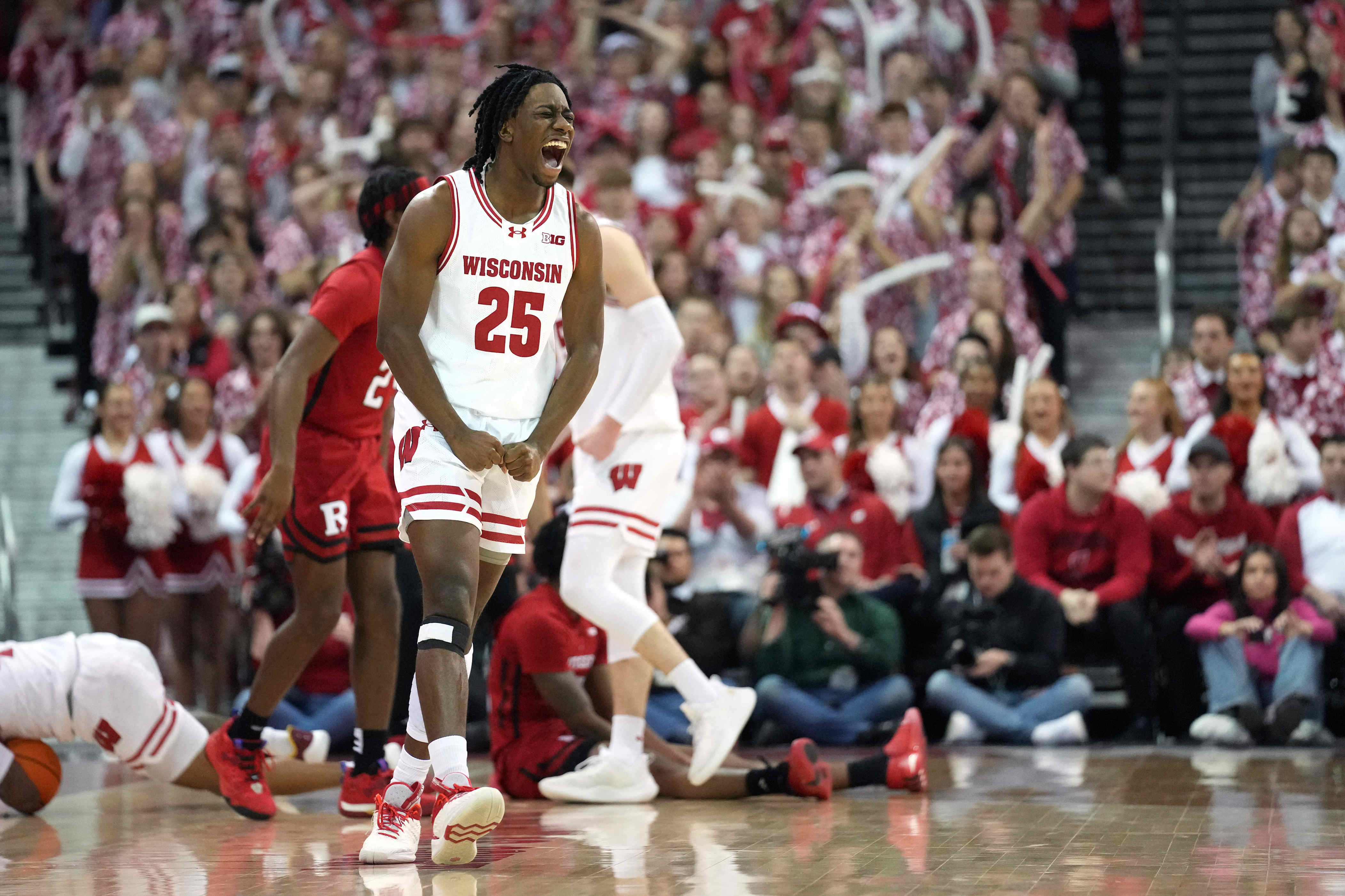 RECAP: Wisconsin basketball makes history in blowout win over Iowa Hawkeyes