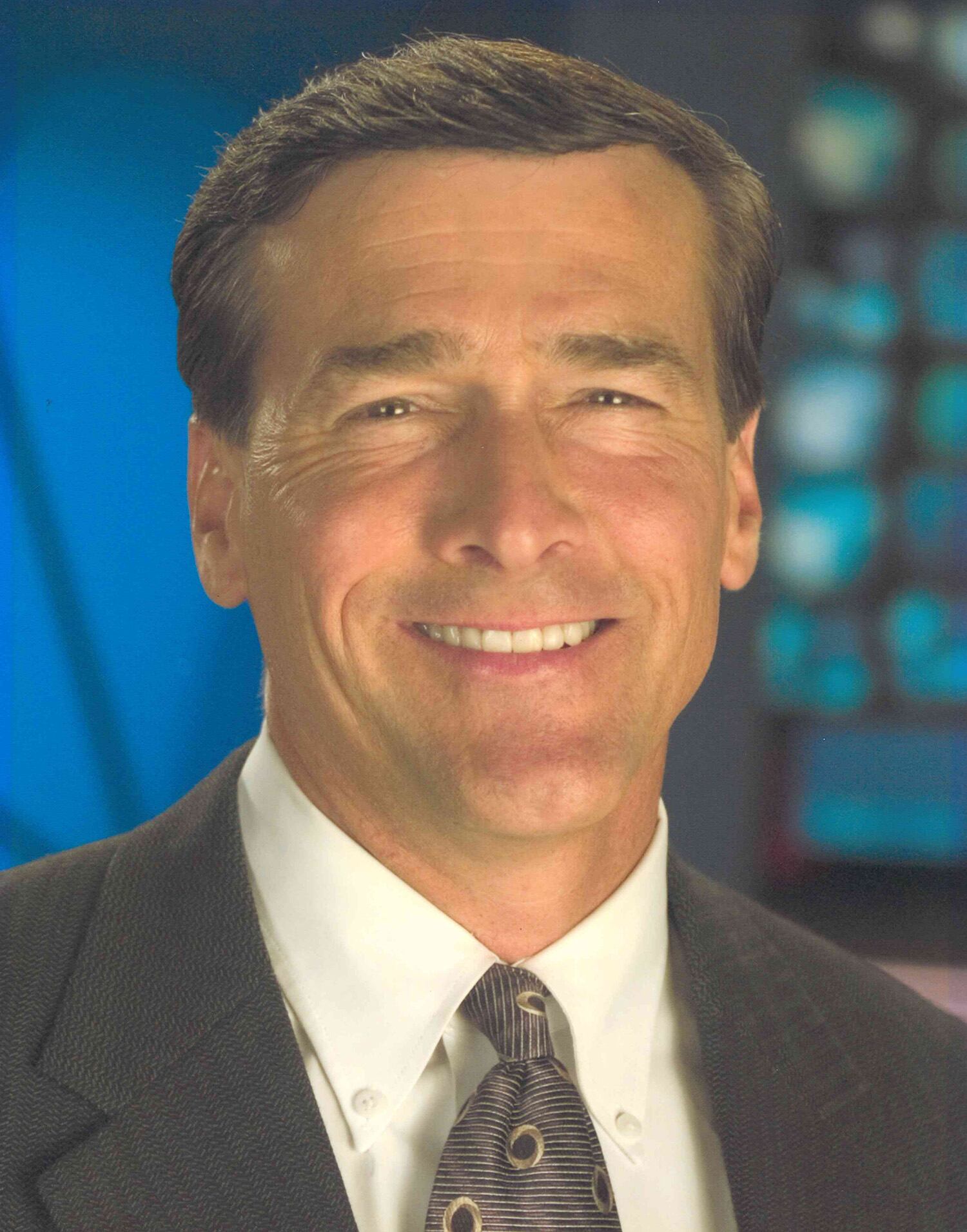 Longtime WOWT anchor John Knicely announces his retirement from television