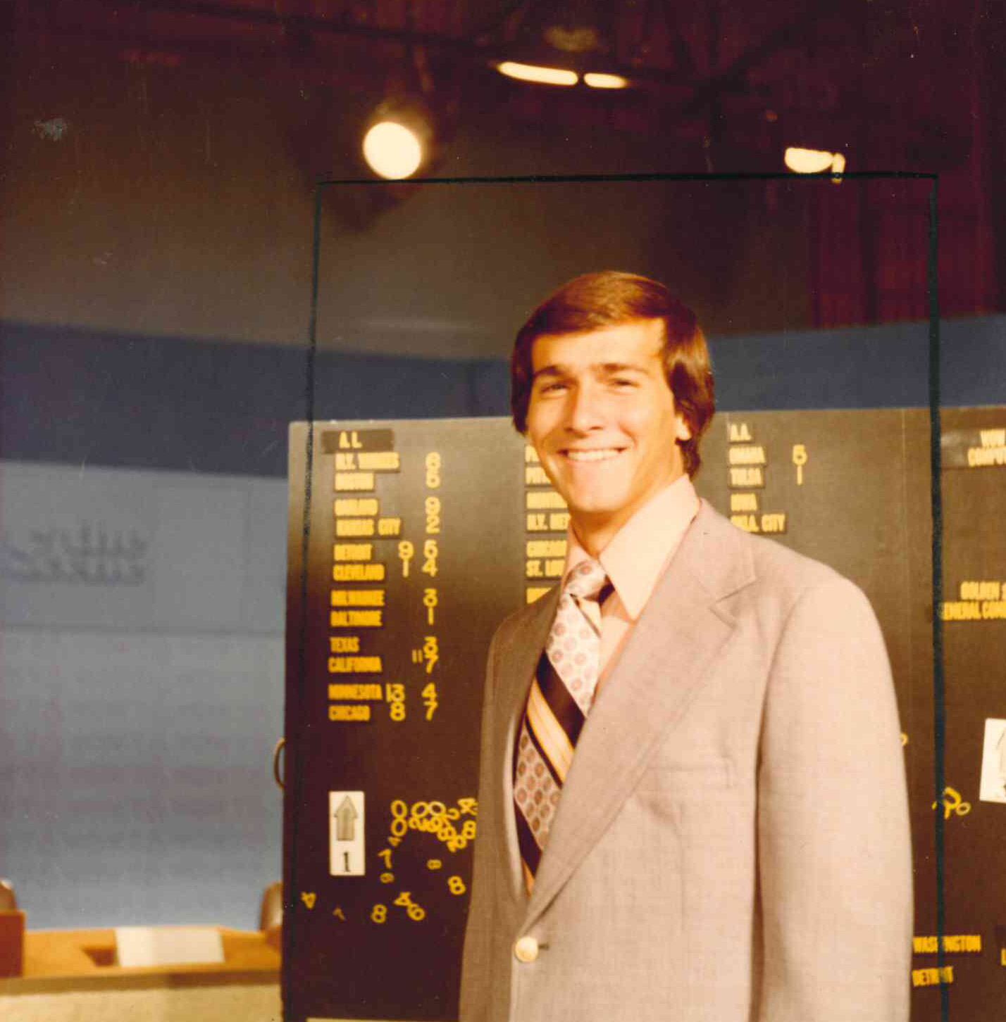 Longtime WOWT anchor John Knicely announces his retirement from television