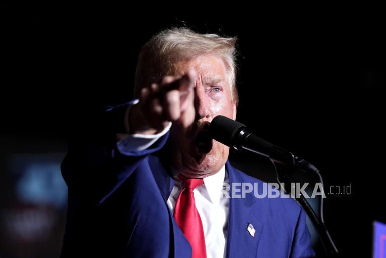 Trump Ancam Kenakan Tarif 100 Persen pada BRICS Jika Buat Mata Uang Baru Trump Ancam Kenakan Tarif 100 Persen pada BRICS Jika Buat Mata Uang Baru