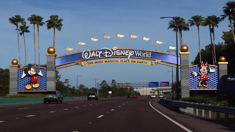 Disney World guest arrested after allegedly throwing glasses of water ...