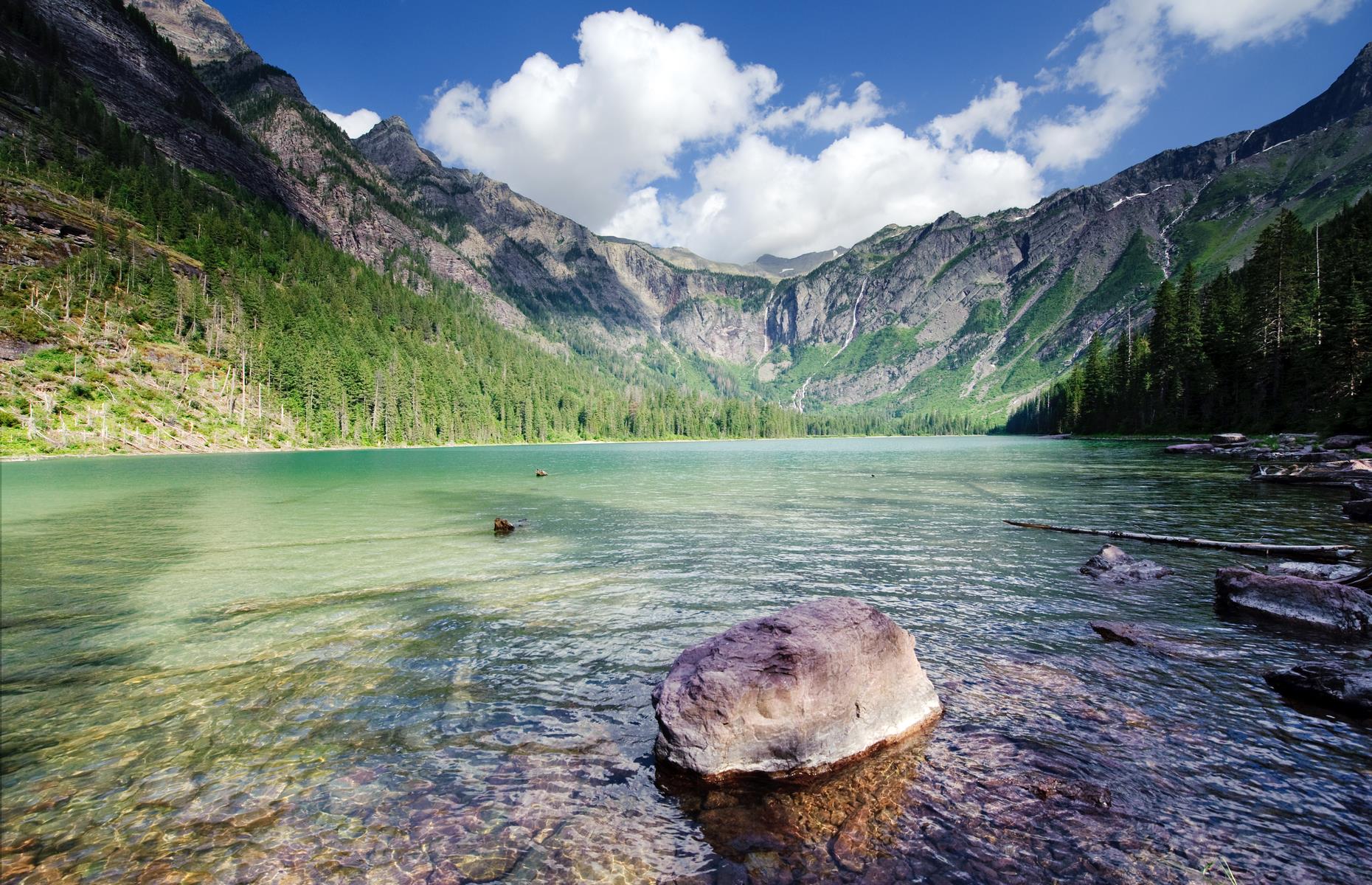 The 25 Most STUNNING Lakes In America, Ranked
