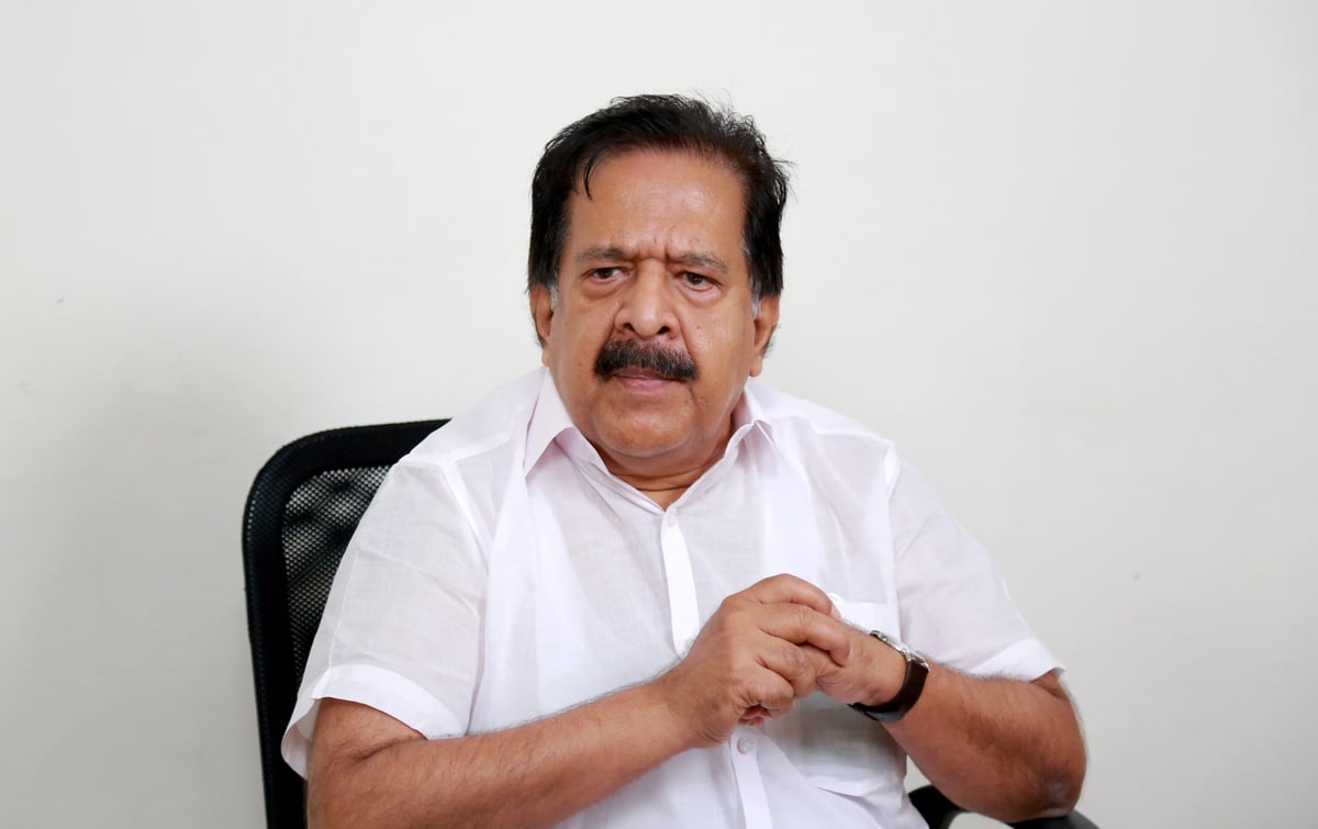 Congress leader Ramesh Chennithala demands disbanding of SFI, targets ...