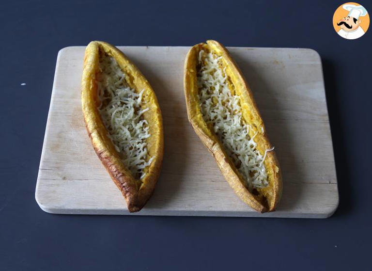 Plantains stuffed with shredded meat and grated cheese
