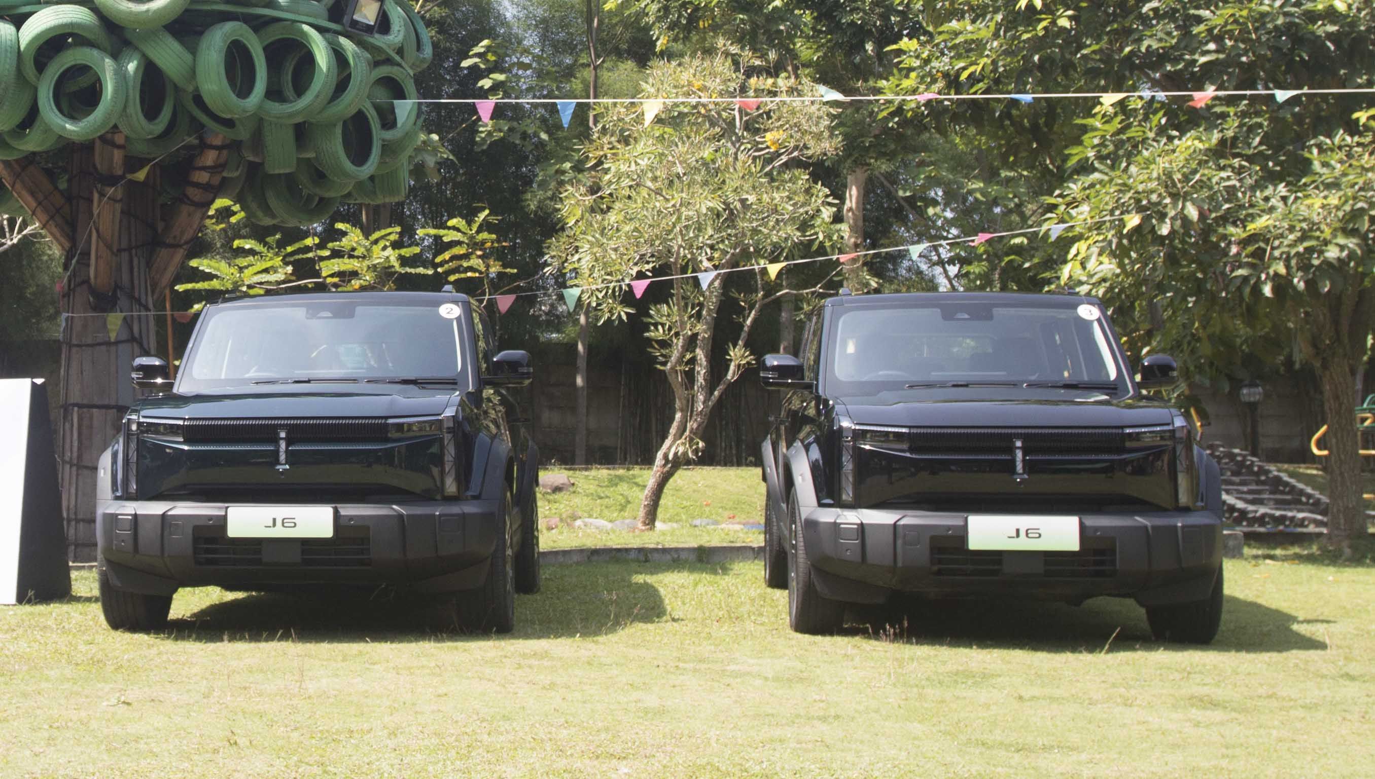 Tampang Sama, Ini Perbedaan Jip Listrik Chery J6 iWD dan RWD