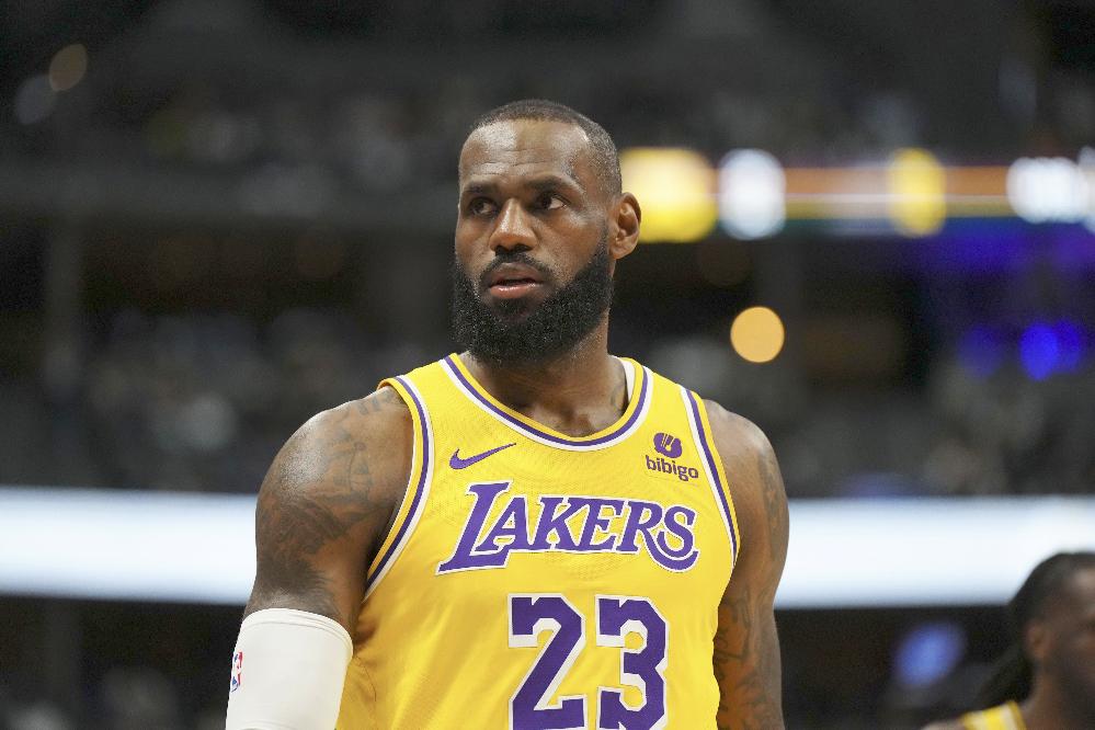 LeBron James’ Agent Shocks NBA with Trade Threat