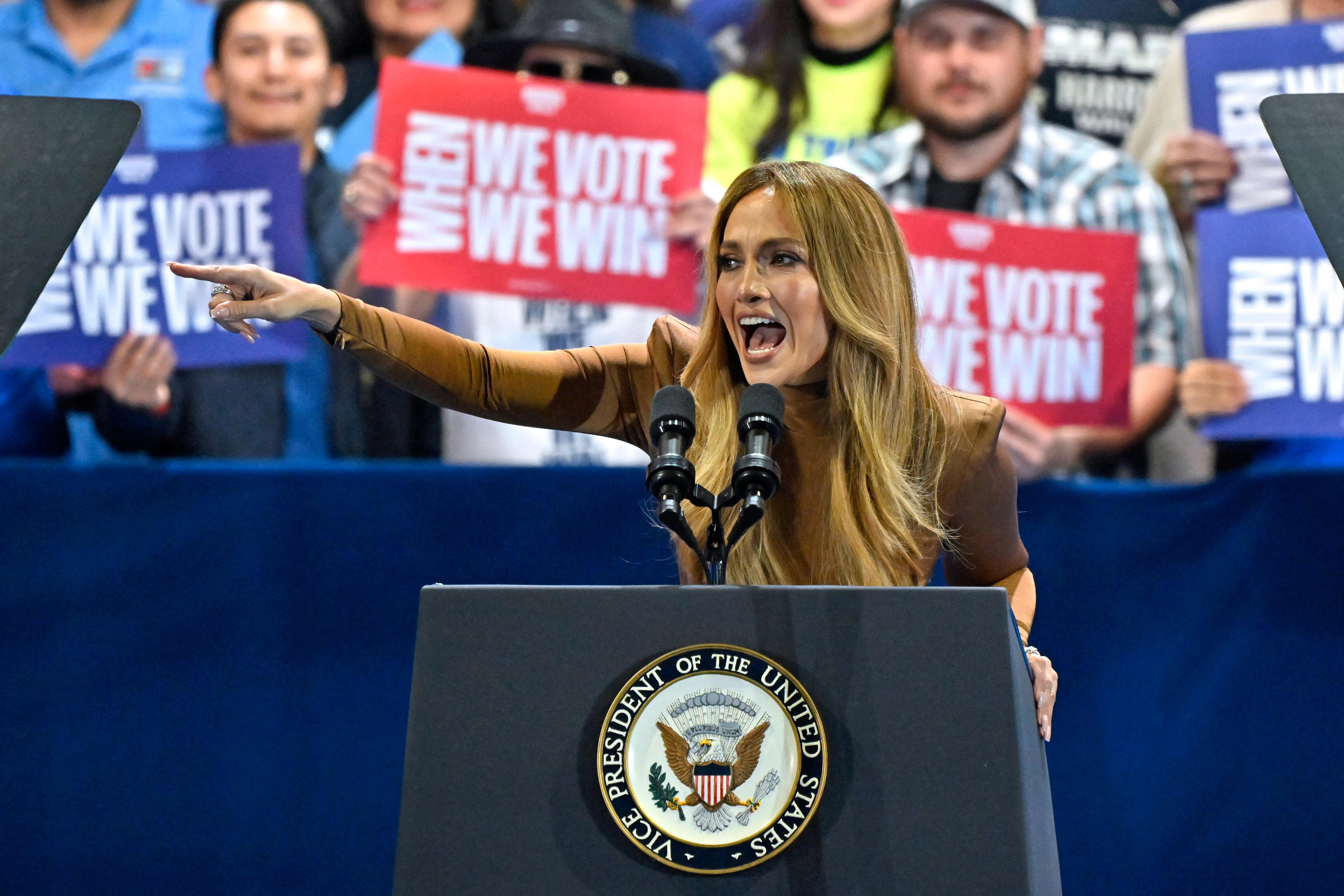 Jennifer Lopez says Puerto Rico 'island of garbage' Trump rally jab ...