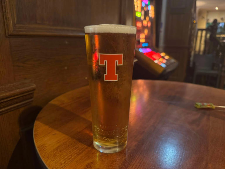 I took a walk along Hyndland Road in Glasgow's West End - here are 6 of ...