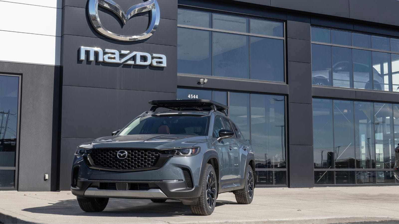 25 Cross-Country Vehicles That Traverse Decades — Time-Tested Explorers