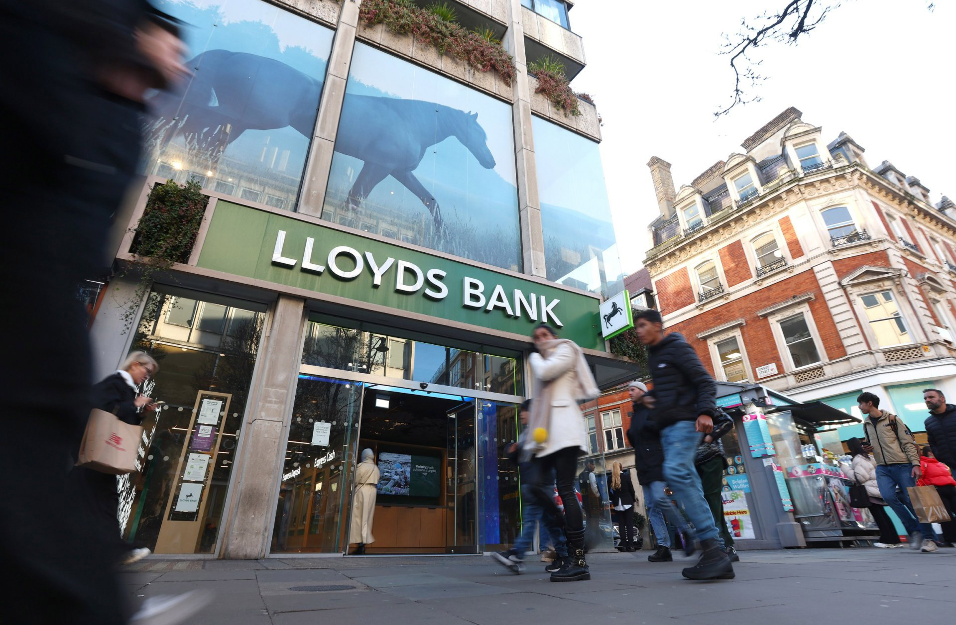 Full list of 164 Lloyds bank branches closing between 2024 and 2025 Full list of 164 Lloyds bank branches closing between 2024 and 2025