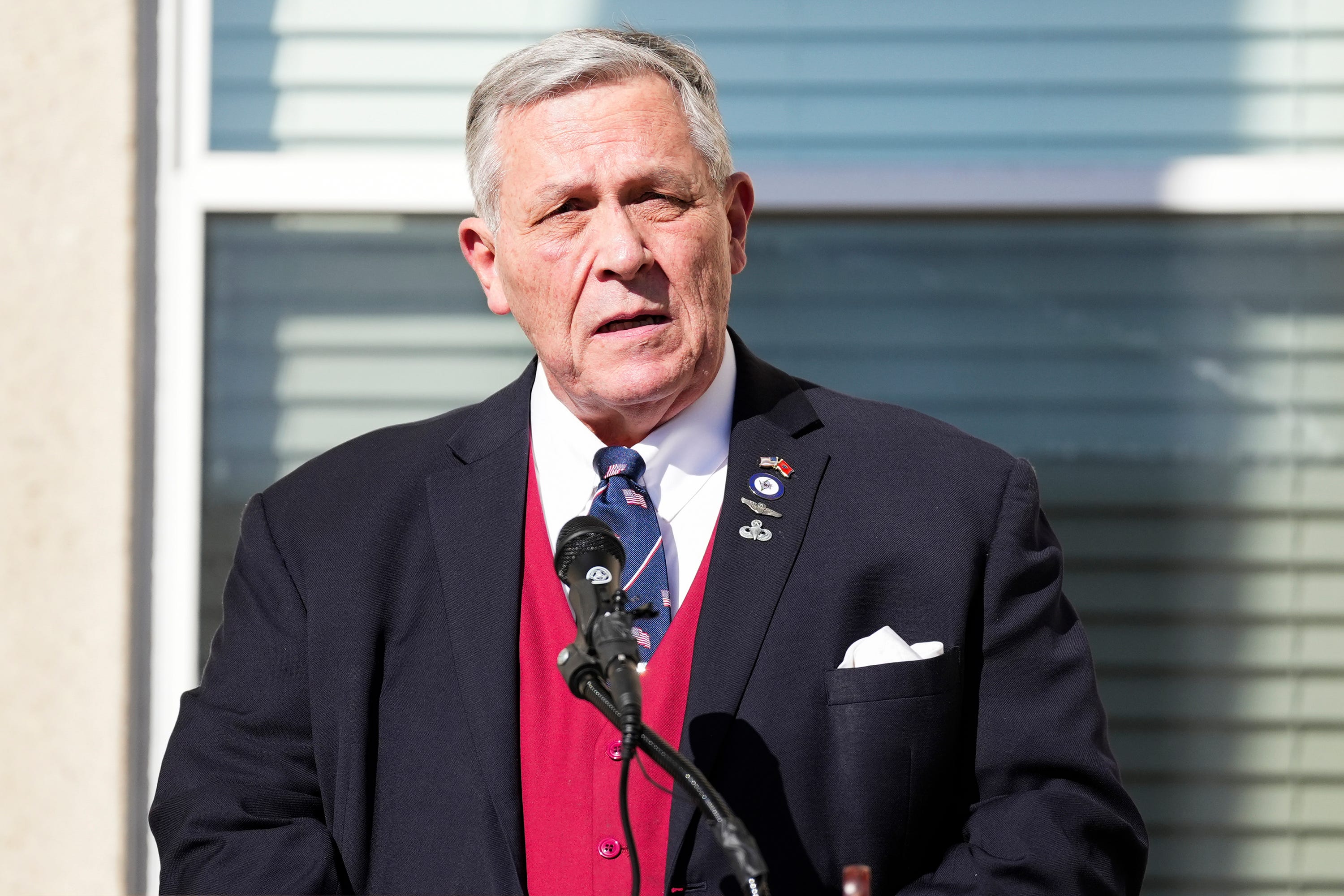 Letter: Ragan points out problems with writer's letter on books and ...