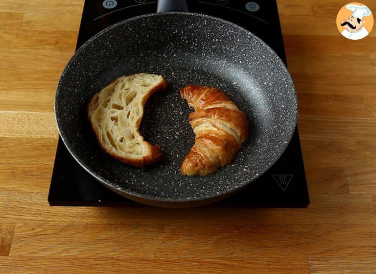 Sandwich croissant à la raclette pour un brunch gourmand réussi!