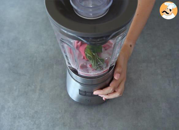 Milkshake vegan à la framboise et à la menthe