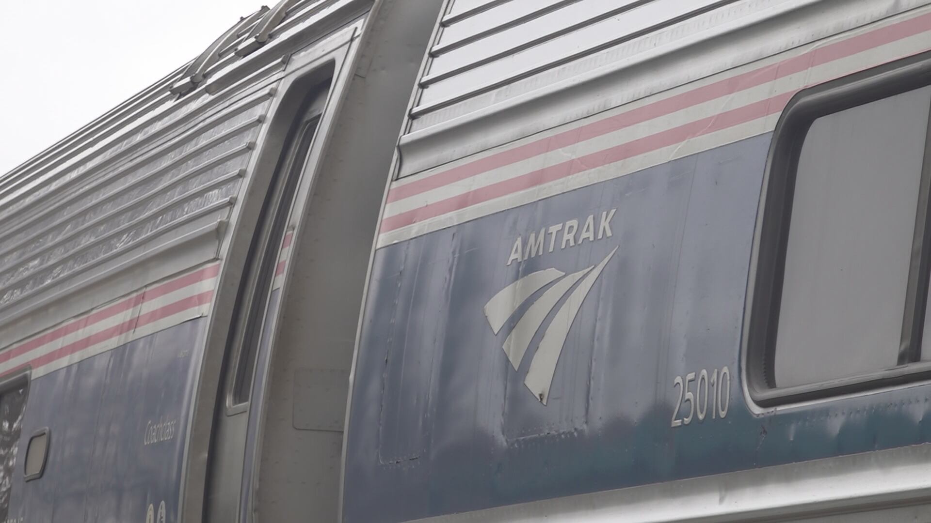 Crews respond to Amtrak train derailment in Hartford