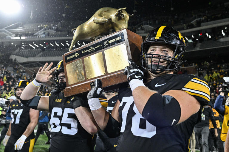 Wisconsin Badgers vs Iowa football start time, TV channel announced