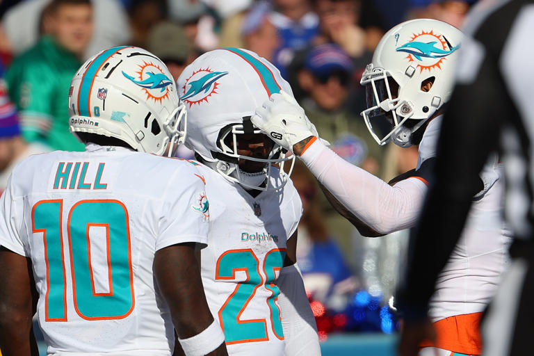 Miami Dolphins' De'Von Achane drawing comparisons to Marshall Faulk ...