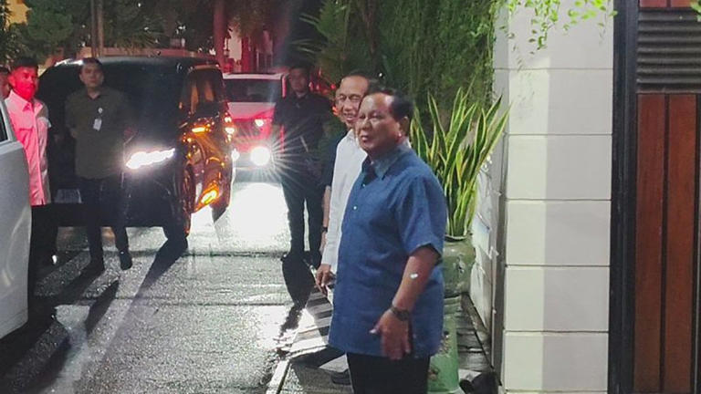 Prabowo Bertemu Jokowi di Solo Malam Ini Prabowo Bertemu Jokowi di Solo Malam Ini