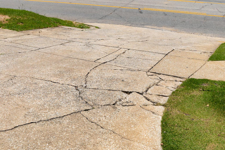 6 Curb Appeal Mistakes You Should NEVER Make, According to Experts